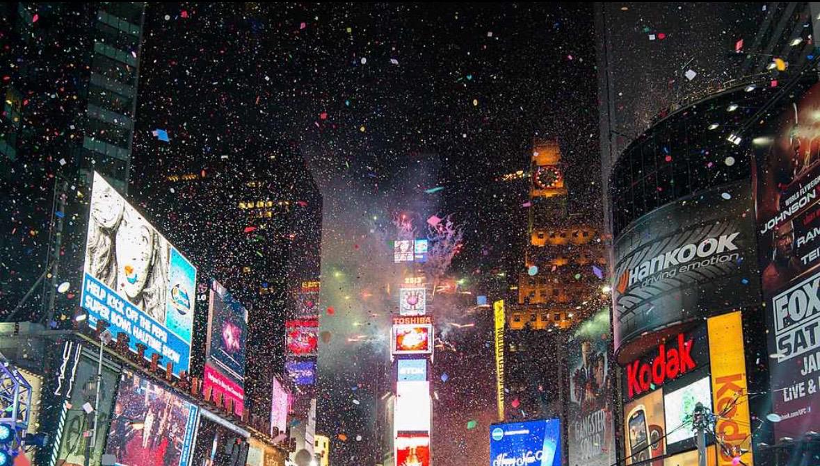Times Square hará historia: la icónica bola descenderá dos veces para ...